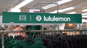Mānoa: VNR: lululemon | UH collection draws hundreds to Mānoa Bookstore ...