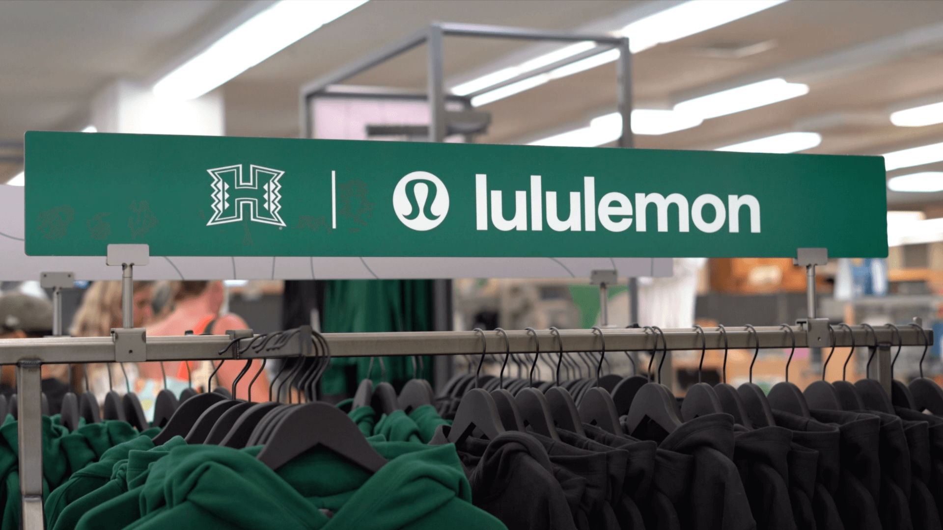Mānoa: VNR: lululemon | UH collection draws hundreds to Mānoa Bookstore ...