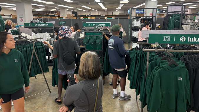 Crowds go ‘lulu’ for lululemon at UH Mānoa bookstore | University of ...